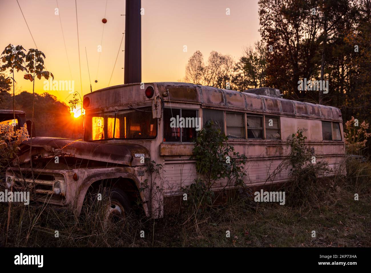 Rusty bus hi-res stock photography and images - Alamy
