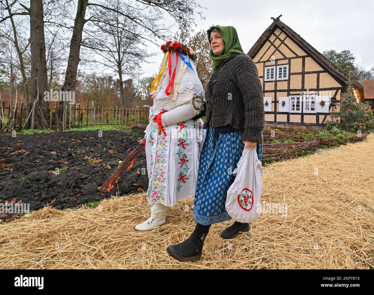 Lehde, Germany. 26th Nov, 2022. The Sorbian-Wendish Christ Child (l ...