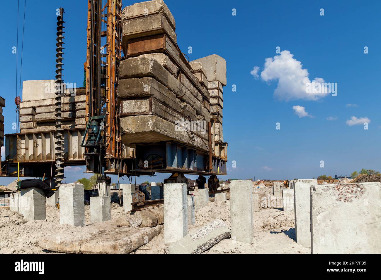 Equipment for installing concrete piles on construction sites. Hammered ...