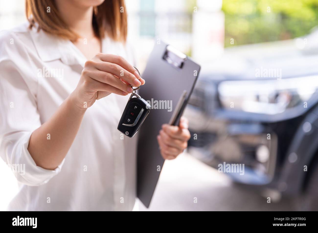 A woman's hand signing a car loan contract agreement Stock Photo - Alamy