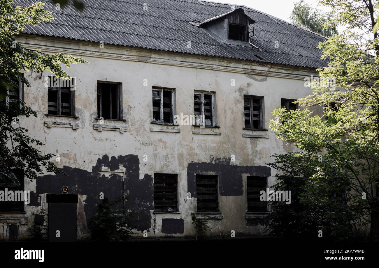 creepy old abandoned building. vintage architecture Stock Photo - Alamy