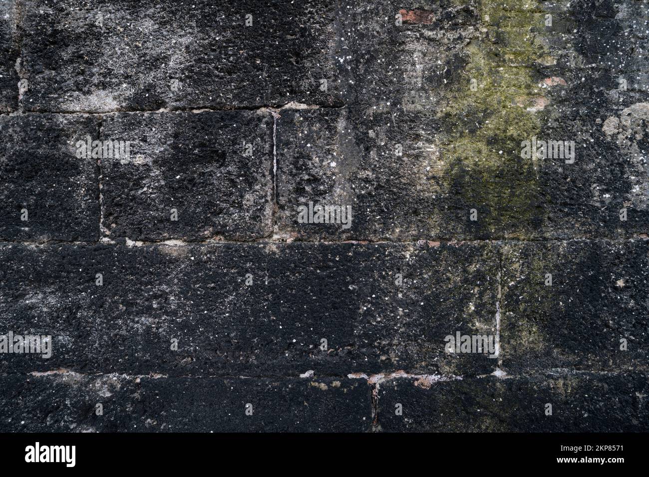 An old broken brick wall texture Stock Photo - Alamy