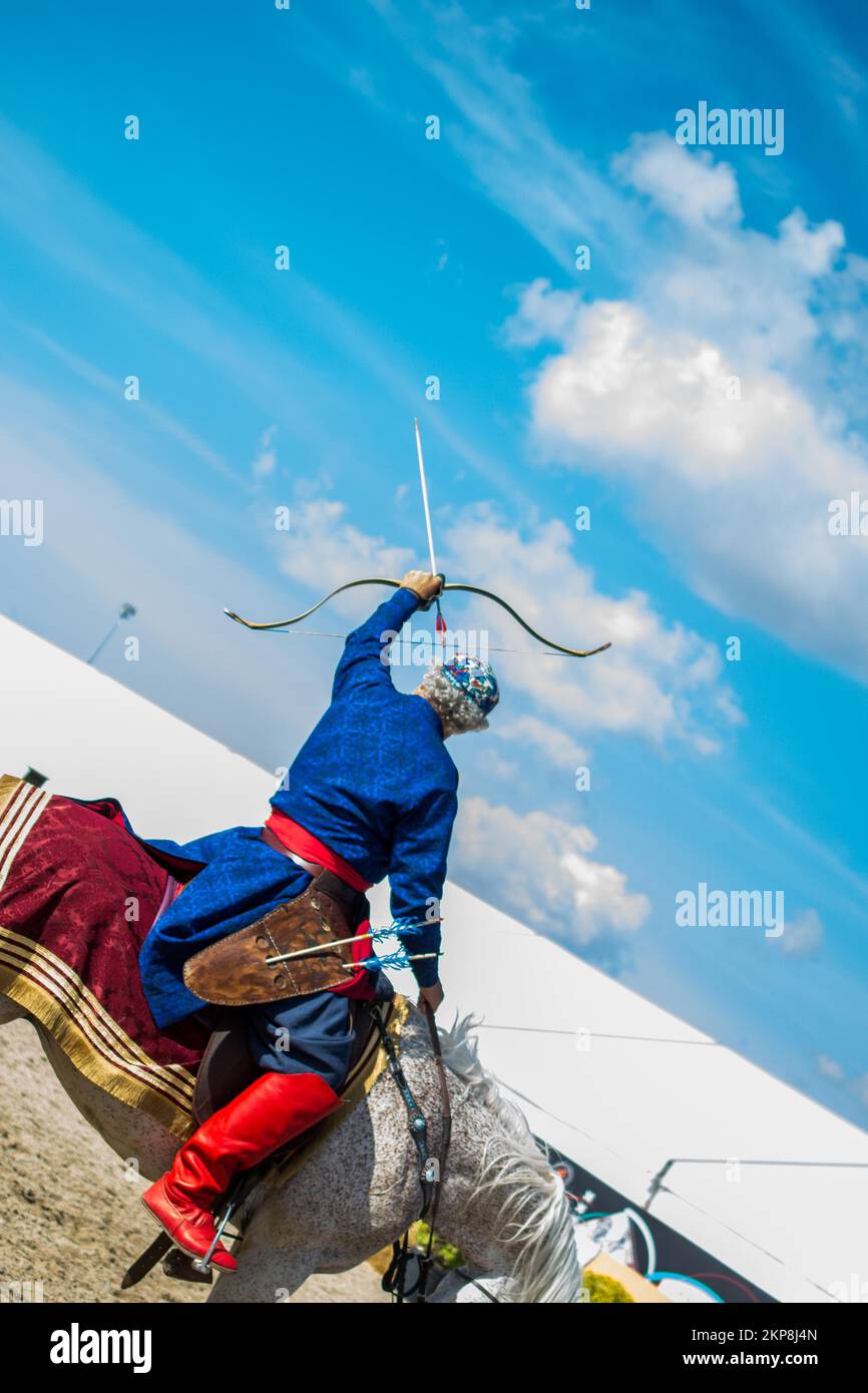 Ottoman archer riding and shooting on horseback Stock Photo - Alamy