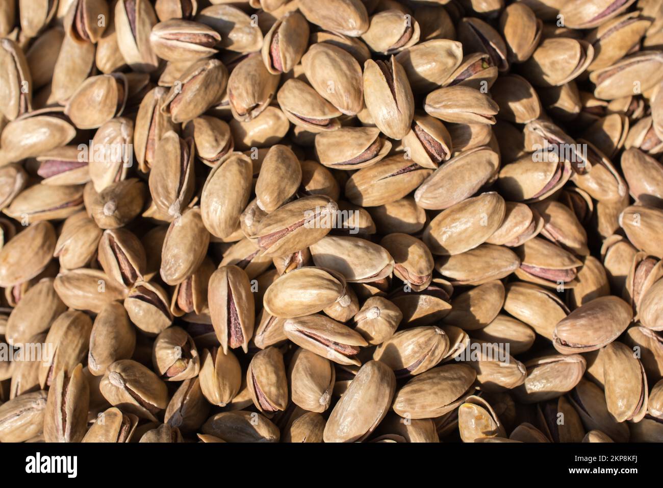 Pistachio nuts with shell ready to eat Stock Photo - Alamy