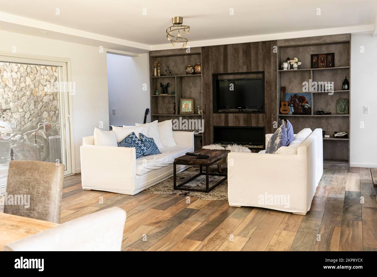 Trendy living room with two sofas, a bookcase and coffe table Stock ...