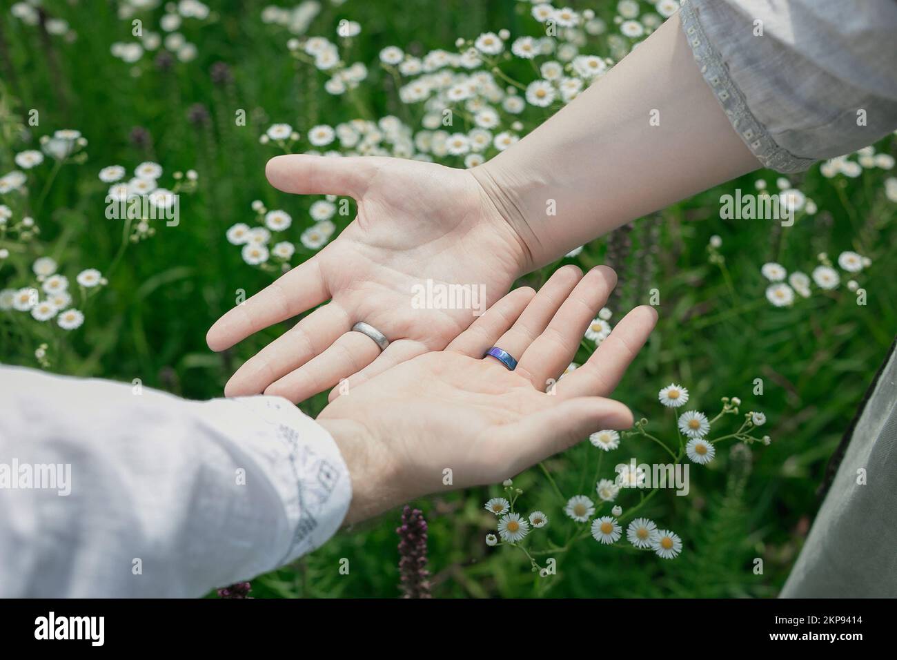 Side view wedding rings hi-res stock photography and images - Alamy