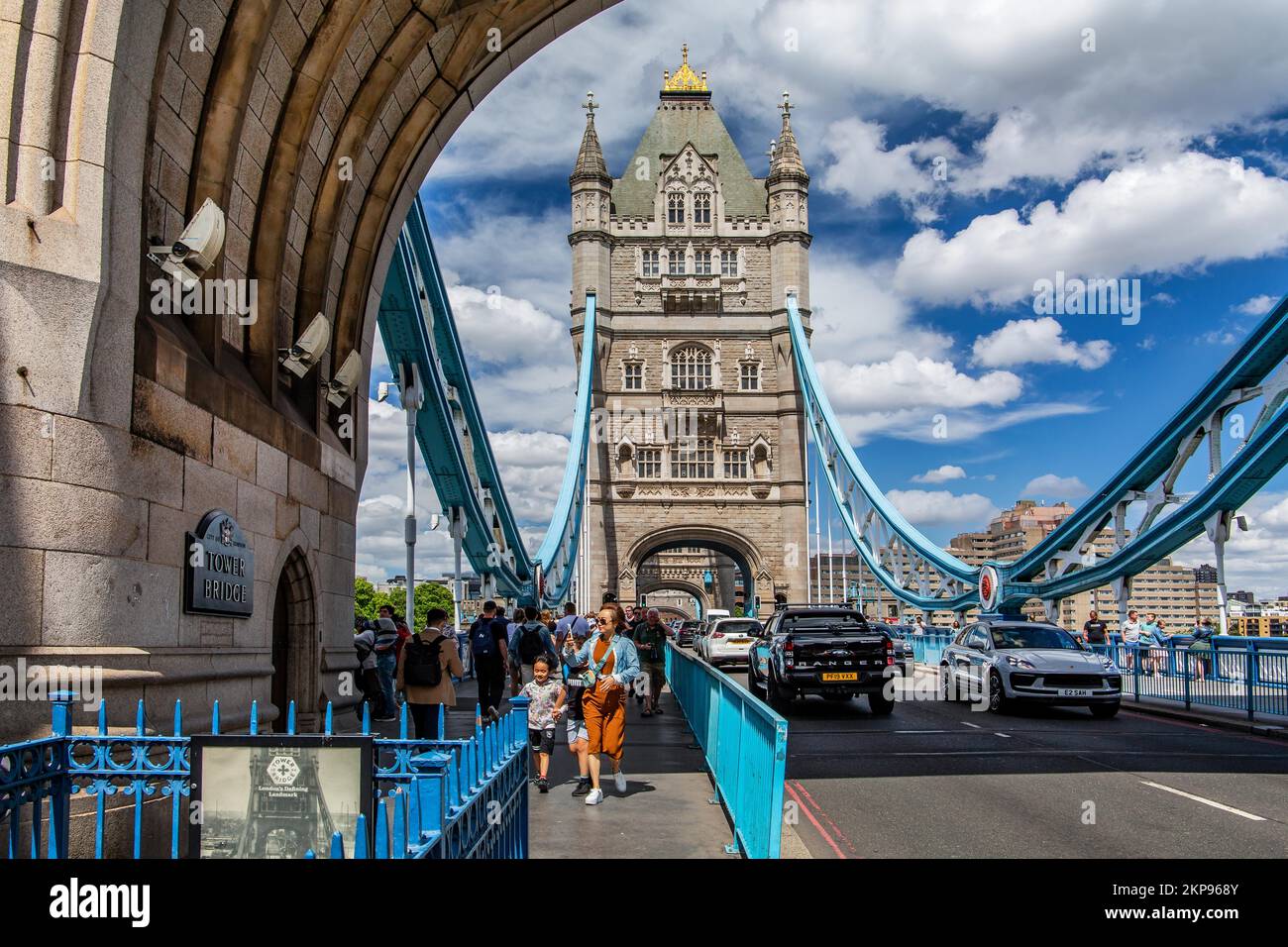 Two bridge neighborhood hi-res stock photography and images - Alamy