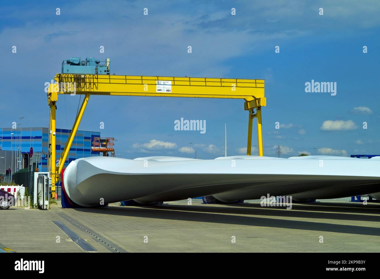 Loading of rotor blades at the company Power Blades, Bremerhaven ...