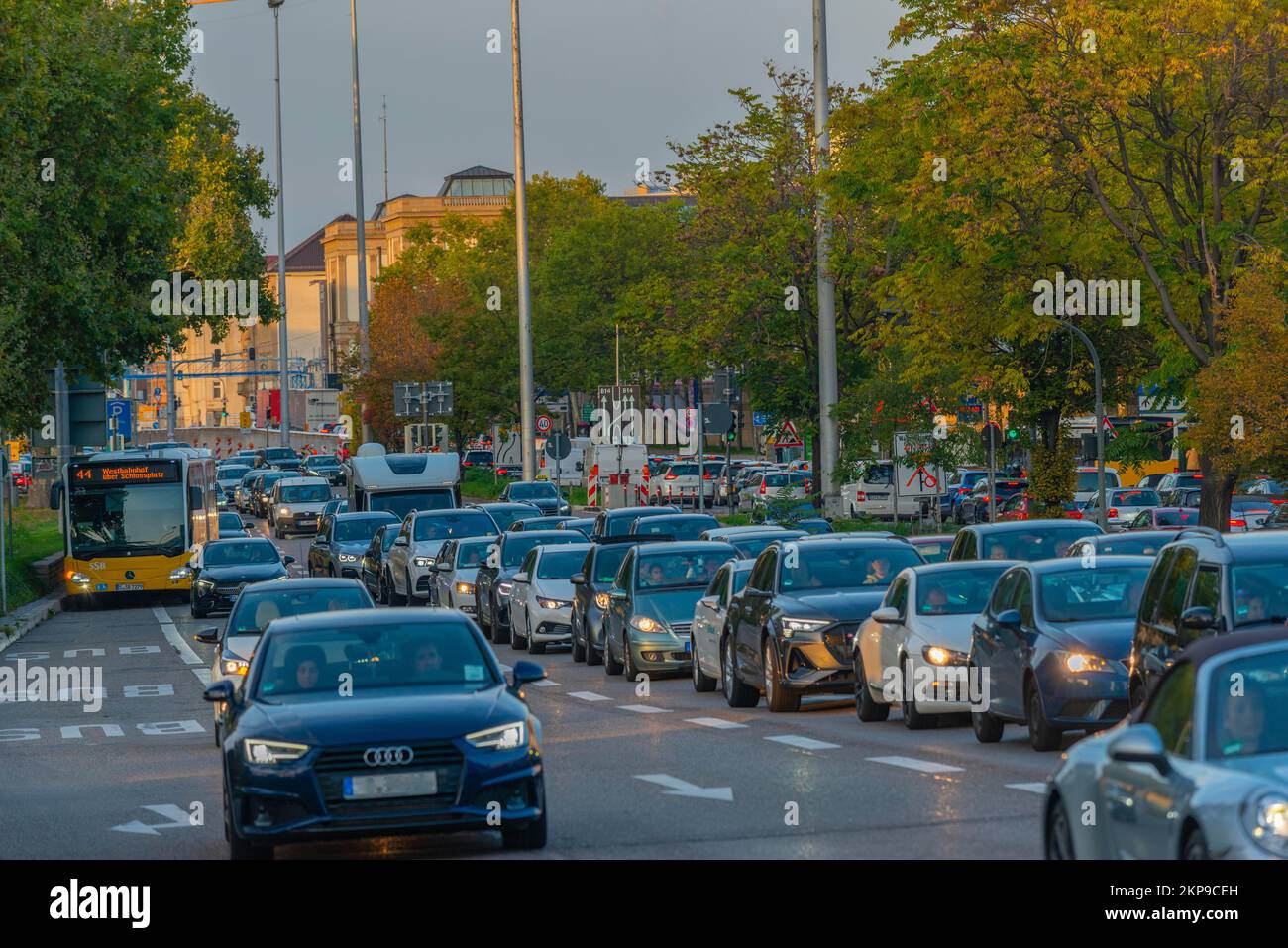 Stop and Go, bus lane, traffic, rush hour, Charlottenplatz, B14 ...