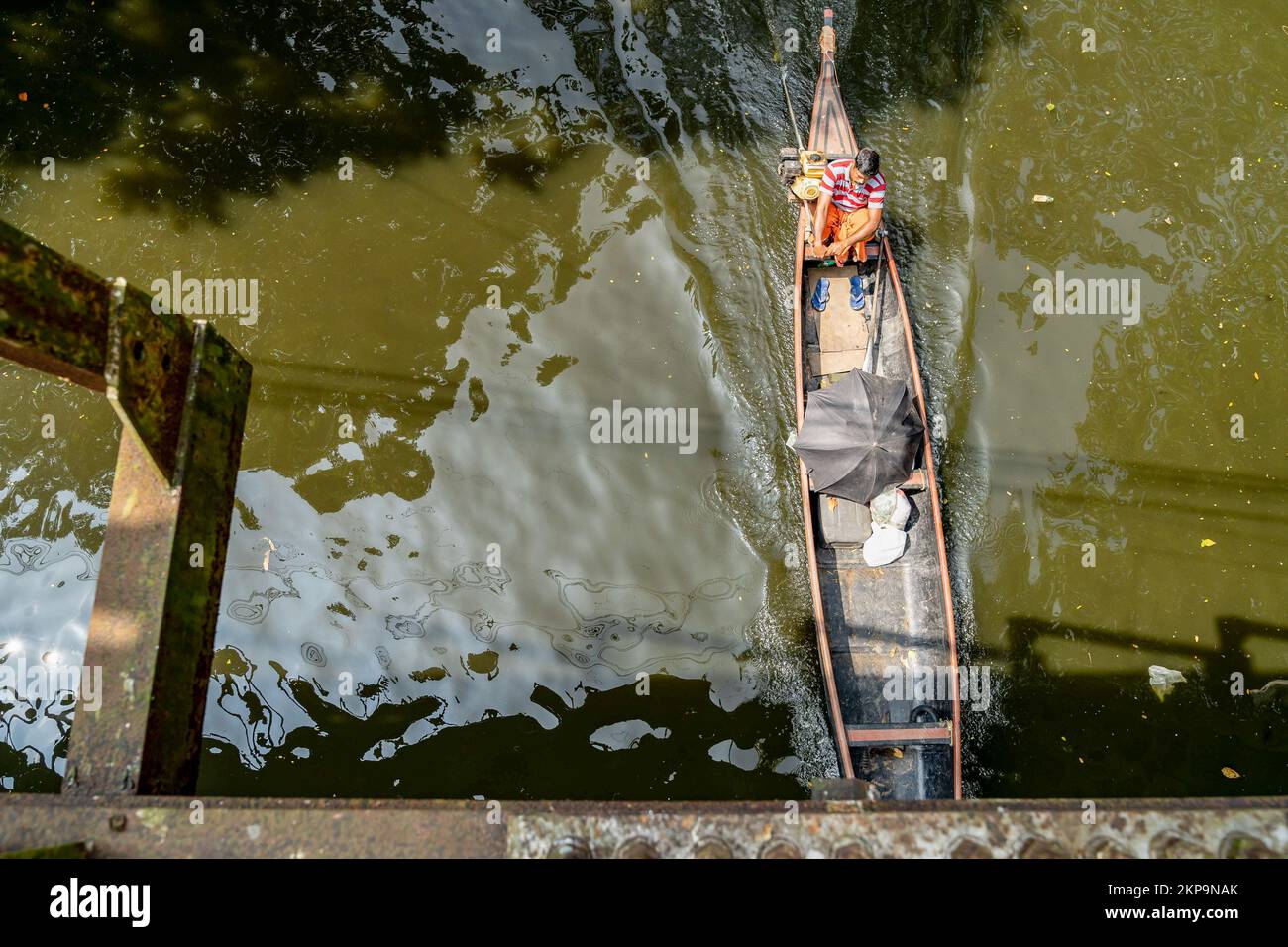 Alleppey, India. 27th Nov, 2022. View of a boat from the top of a ...