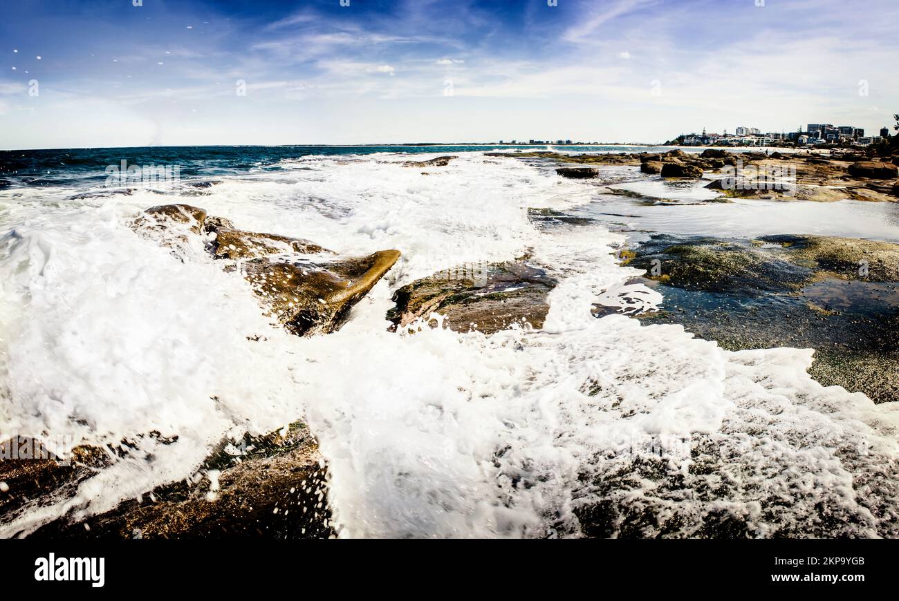 Gorgeous ocean waves crashing hi-res stock photography and images - Alamy