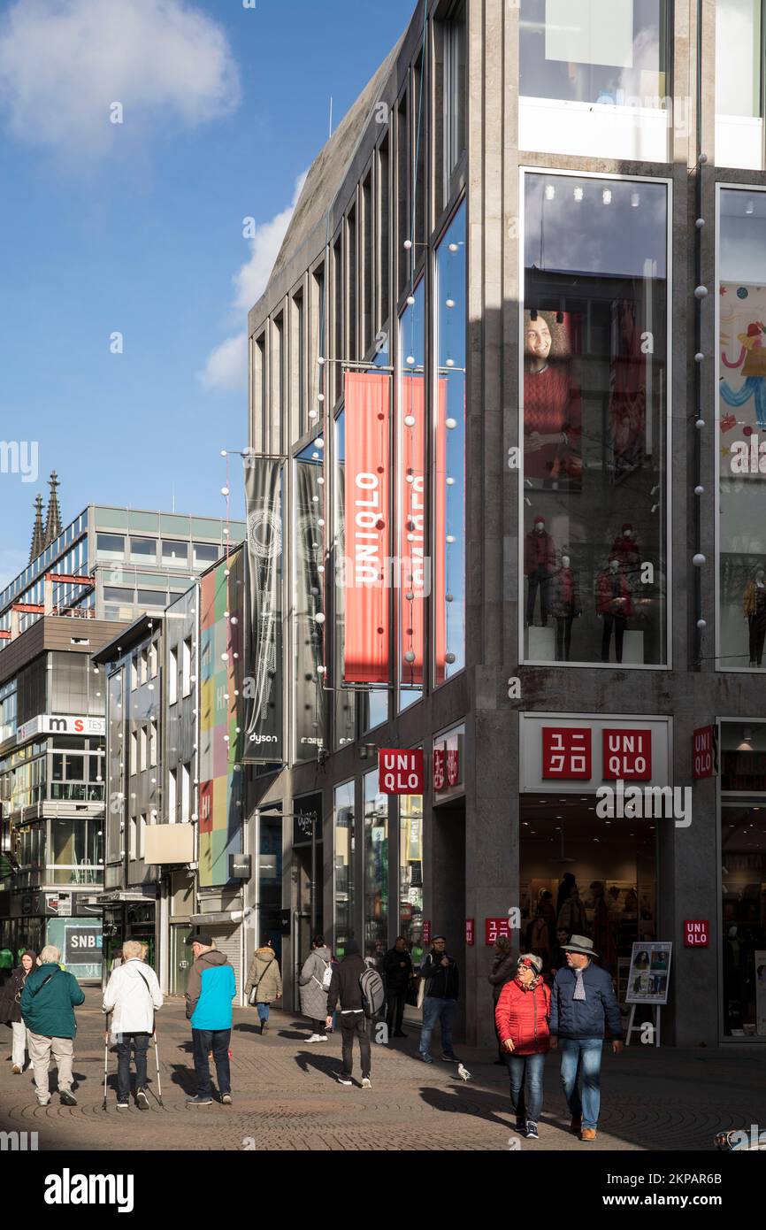 Uniqlo department store at the shopping street Hohe Strasse, Cologne ...