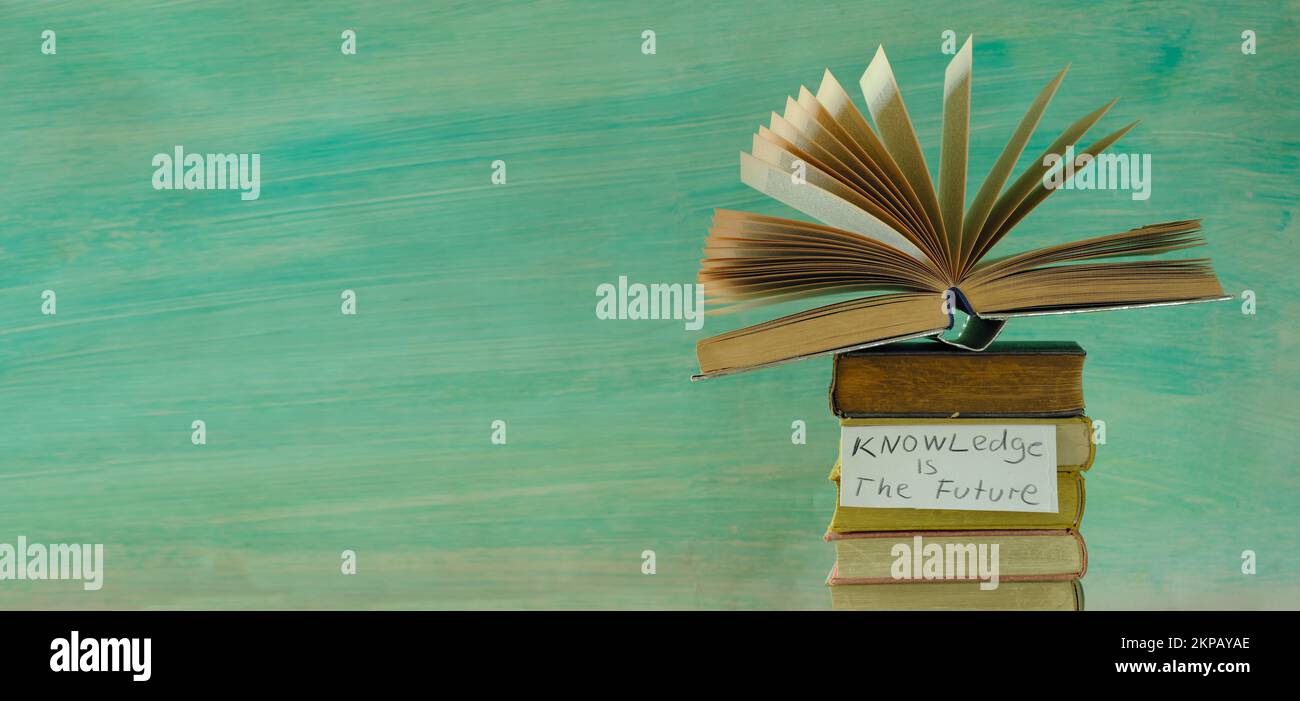 Information desk sign interior hi-res stock photography and images - Alamy