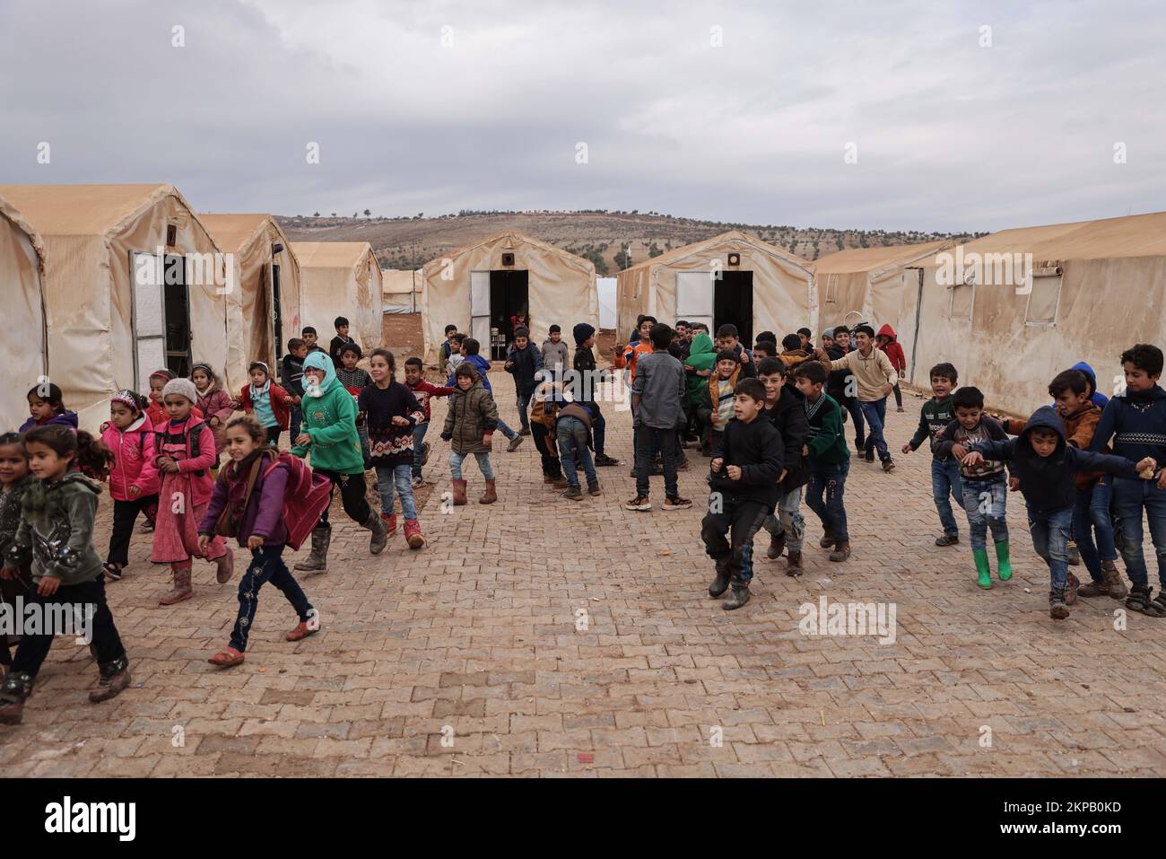 28 November 2022, Syria, Azaz: Syrian children play in the school yard ...