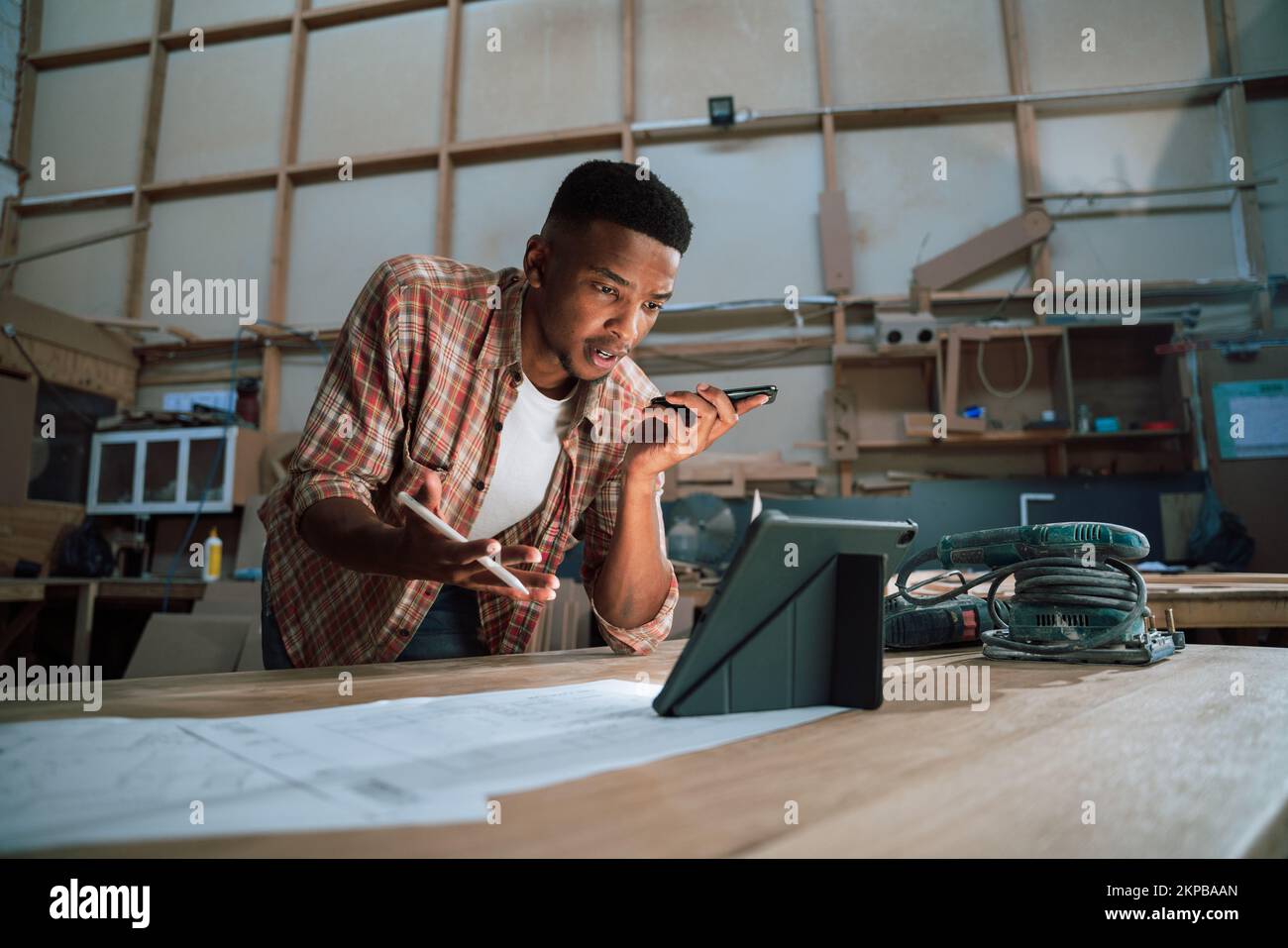 African carpenter phone hi-res stock photography and images - Alamy