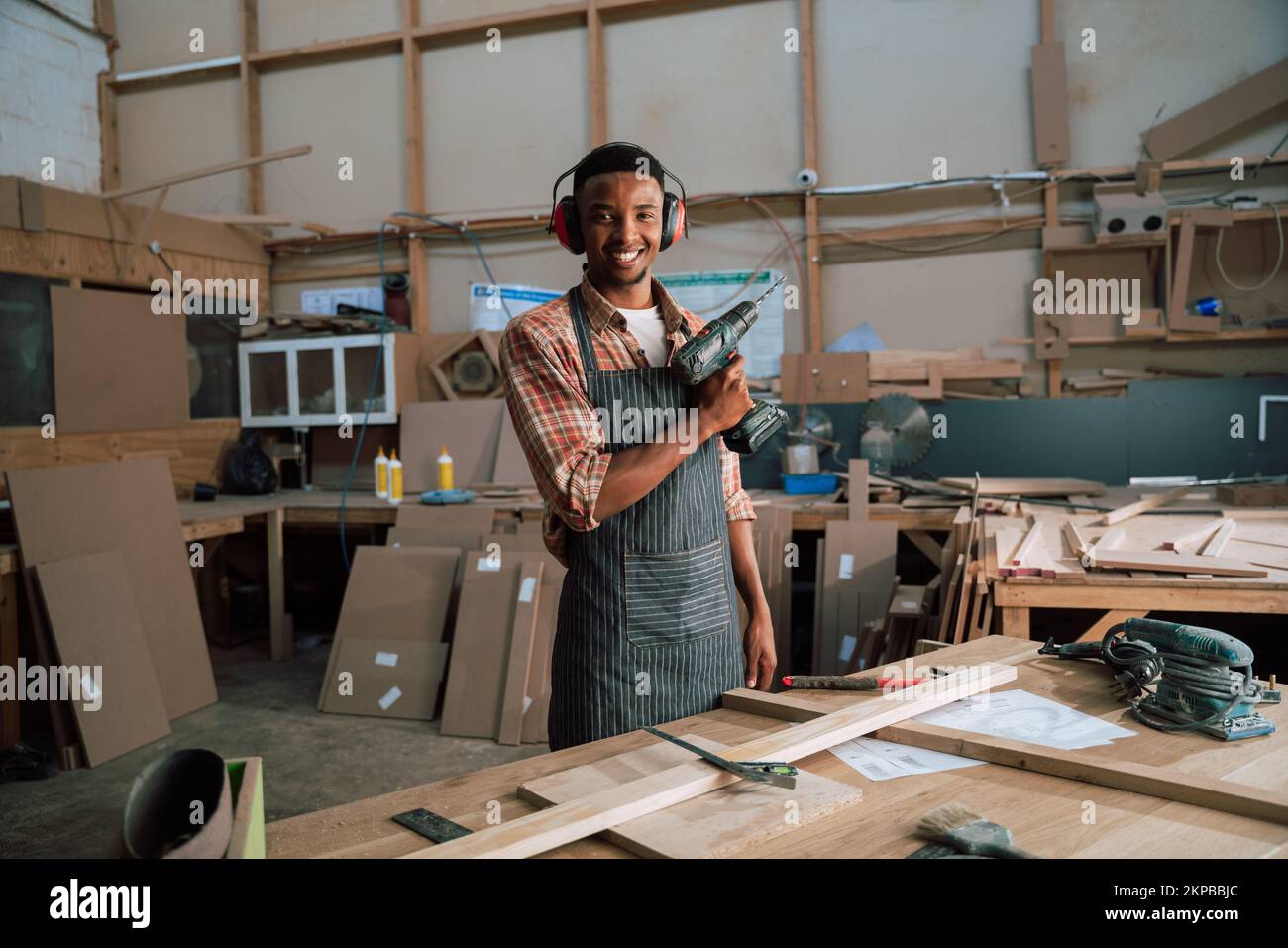African american woodworker hi-res stock photography and images - Alamy