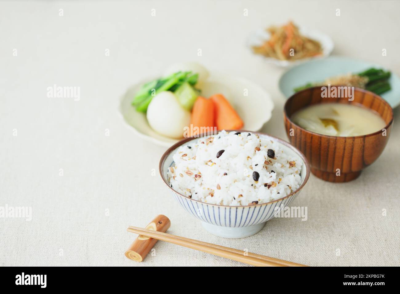 Sixteen grain rice Stock Photo - Alamy
