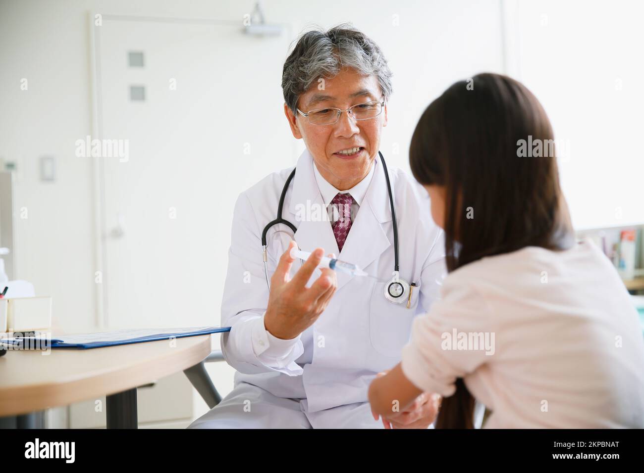 Japanese doctor giving injection to girl Stock Photo - Alamy