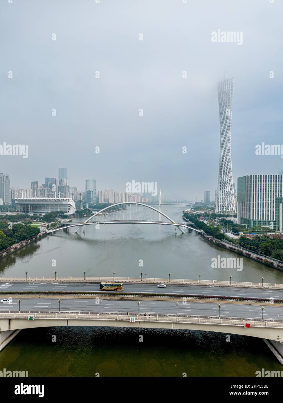 Aerial photo shows the little traffic flow on Guangzhou Bridge and Guangzhou Avenue in Guangzhou ...
