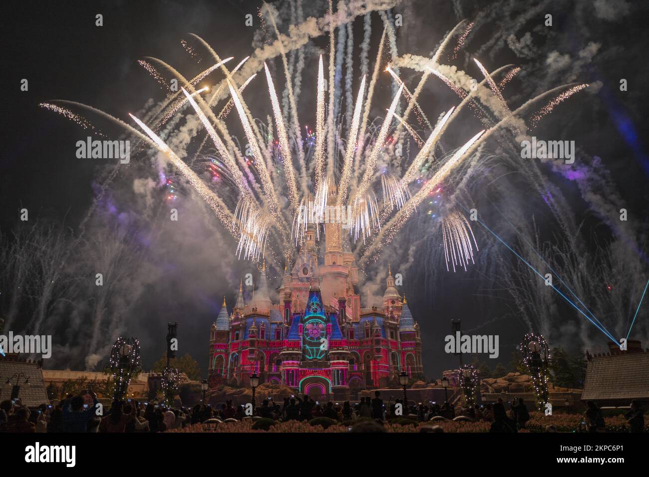 Shanghai Disneyland reopens with fireworks shows and ice sculptures in ...