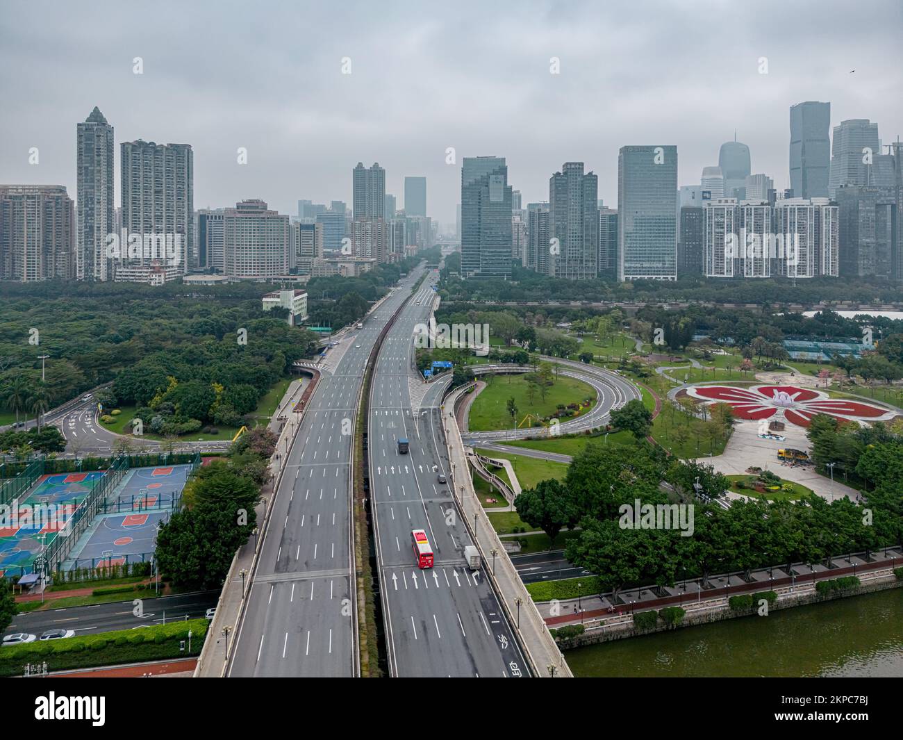 Aerial photo shows the little traffic flow on Guangzhou Bridge and ...