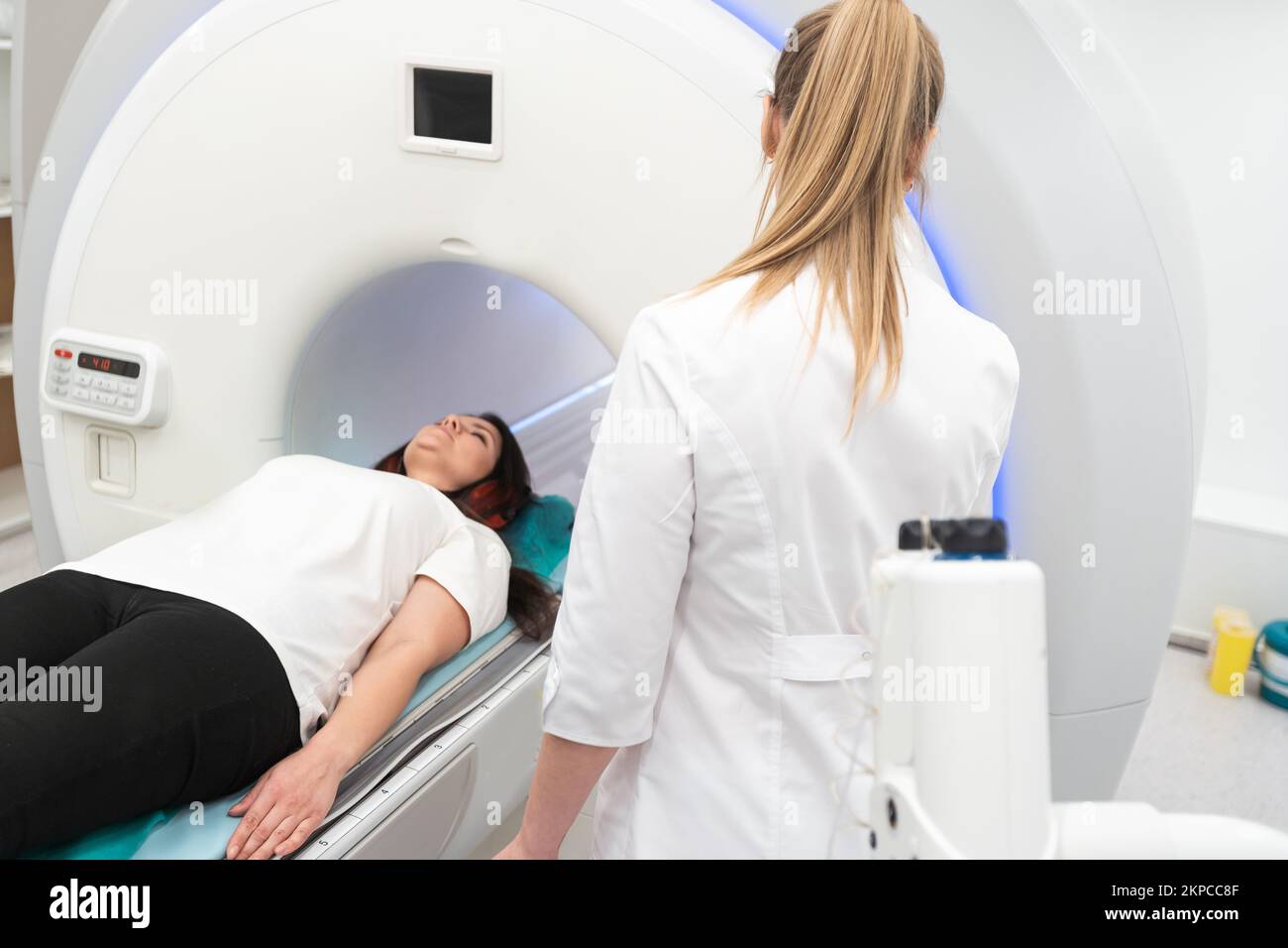 A sophisticated MRI Scanner at hospital Stock Photo - Alamy