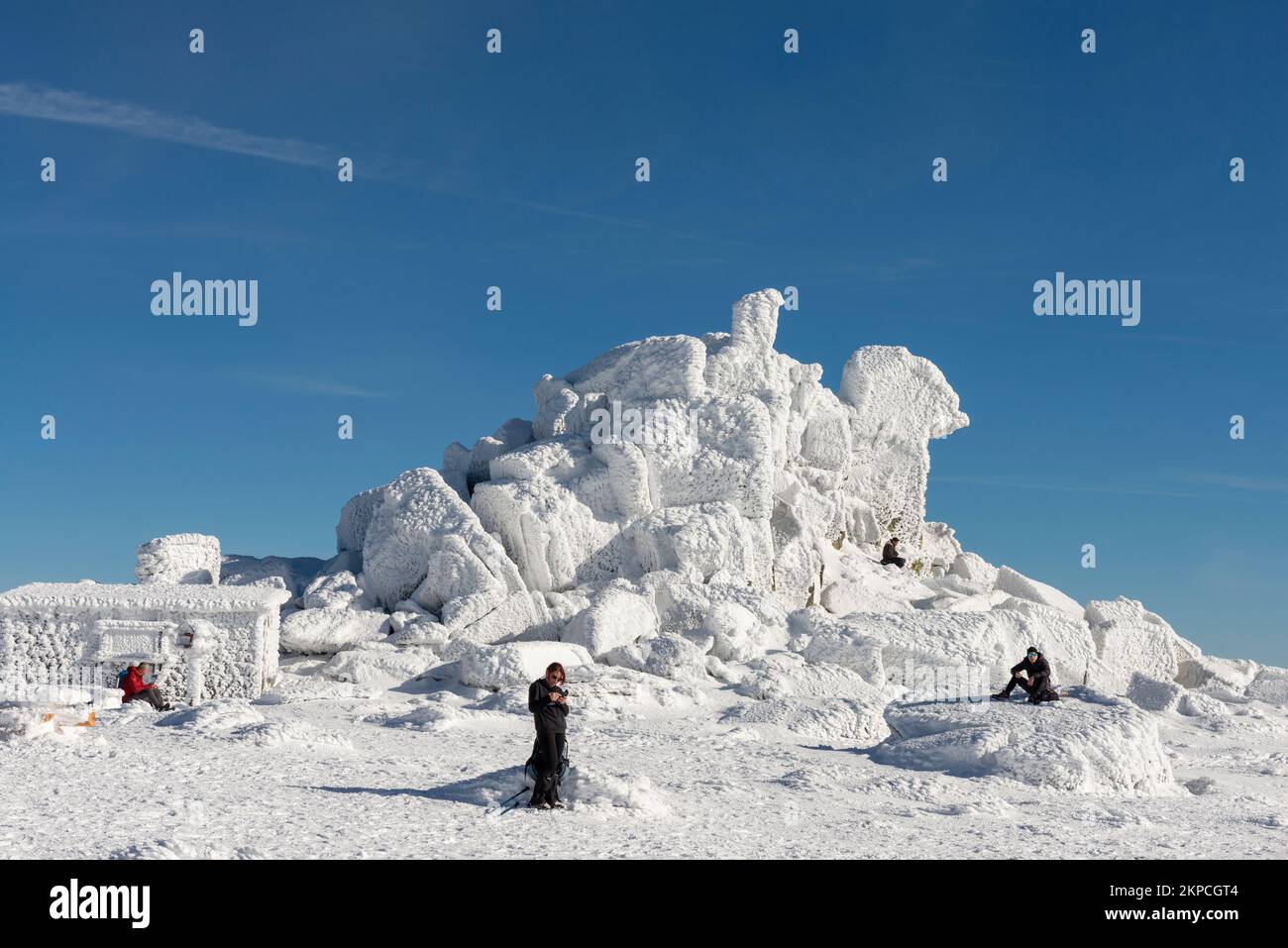 Ice covered black rocks hi-res stock photography and images - Alamy