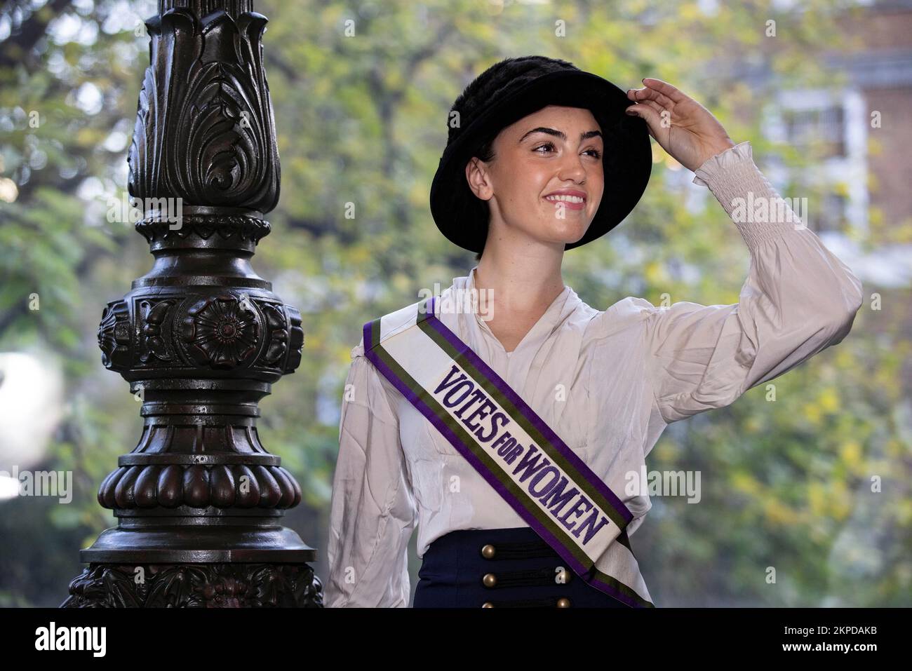 London museum costumed actors hi-res stock photography and images - Alamy