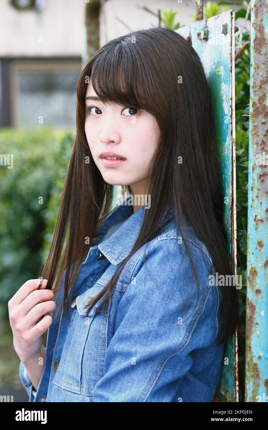 Portrait of a young Japanese woman Stock Photo - Alamy