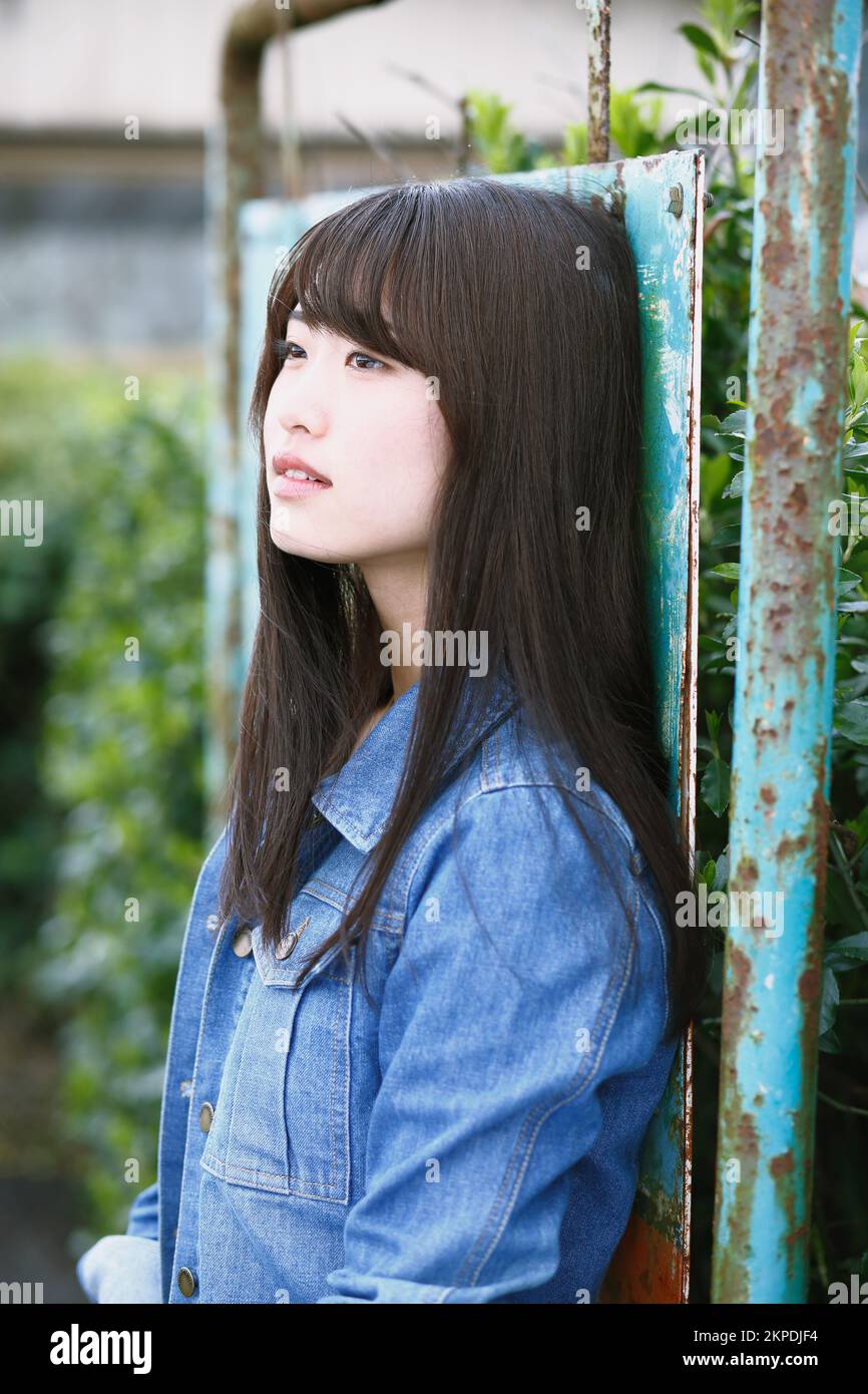 Portrait of a young Japanese woman Stock Photo - Alamy