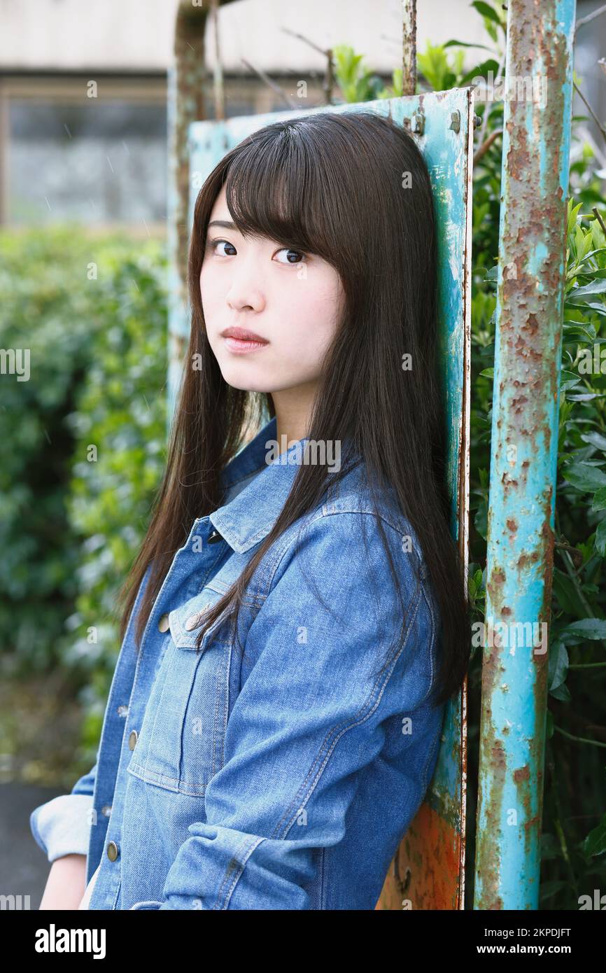 Portrait of a young Japanese woman Stock Photo - Alamy