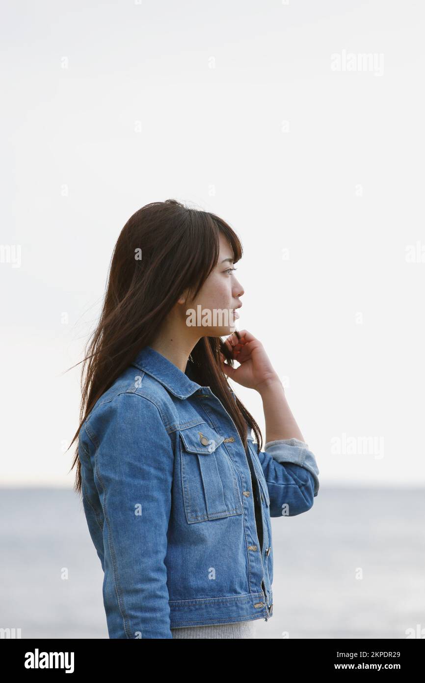 Young Japanese woman looking into the distance Stock Photo - Alamy