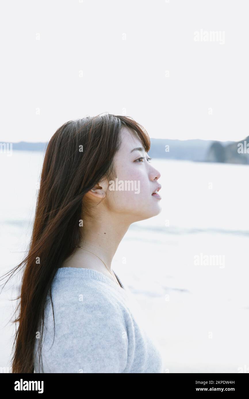 Young Japanese woman looking into the distance Stock Photo - Alamy