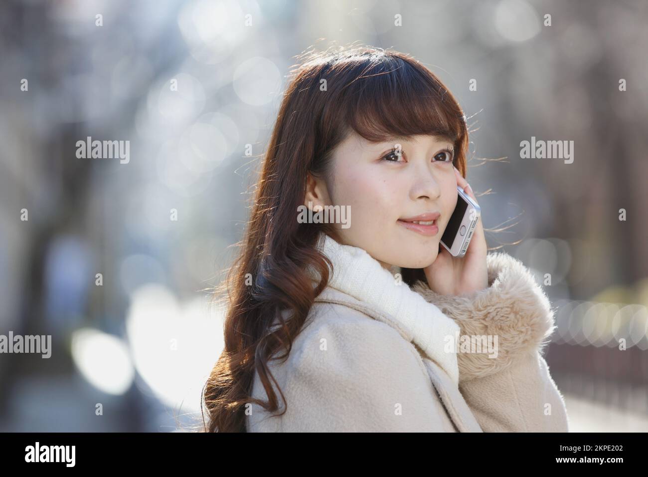 Japanese woman talking on a mobile phone Stock Photo - Alamy
