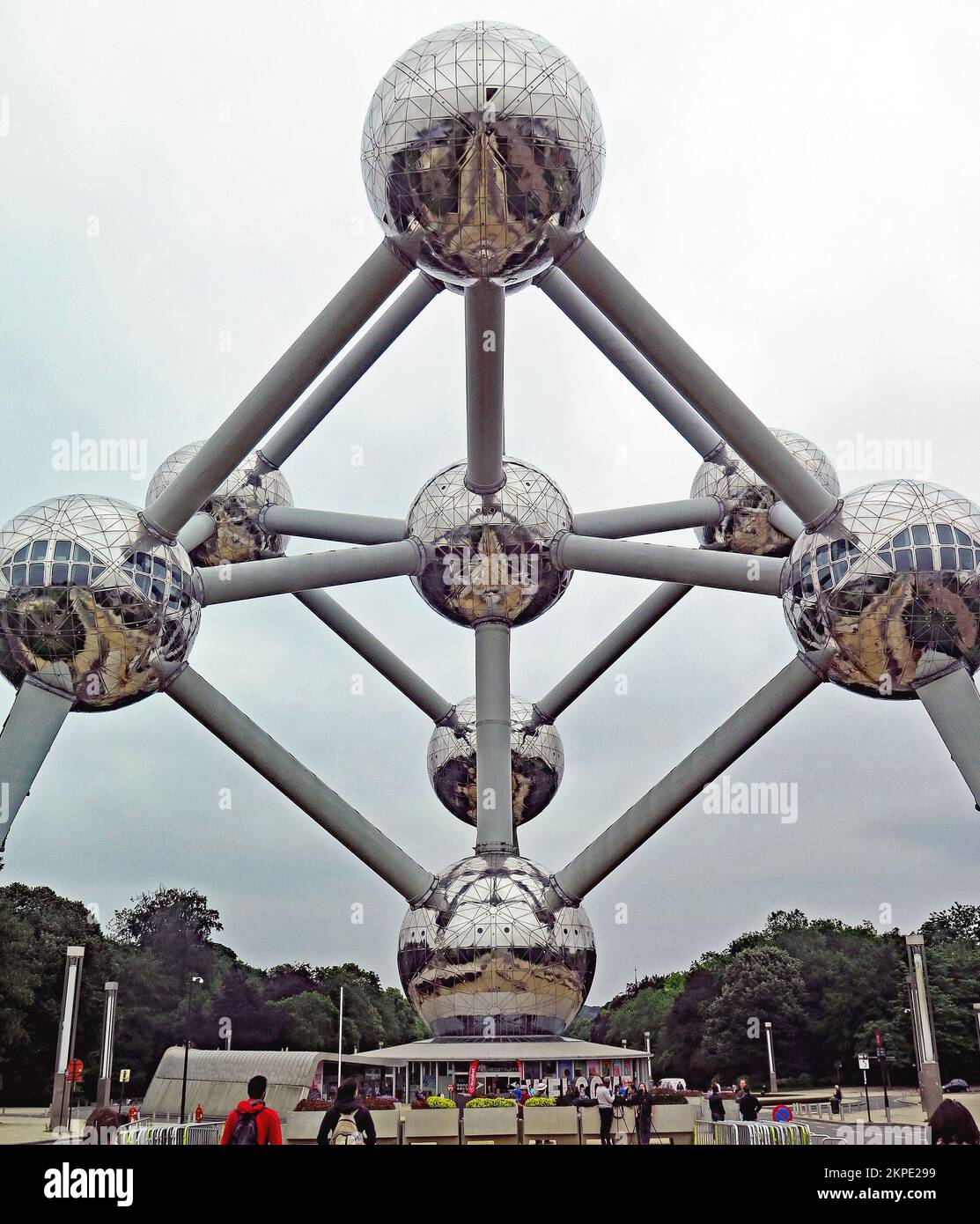 Representative structure of an iron crystal magnified 165 billion times ...