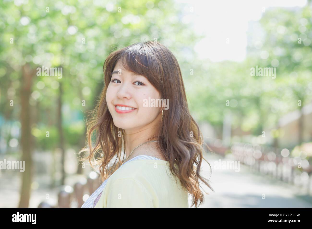Japanese woman looking back with a smile Stock Photo - Alamy
