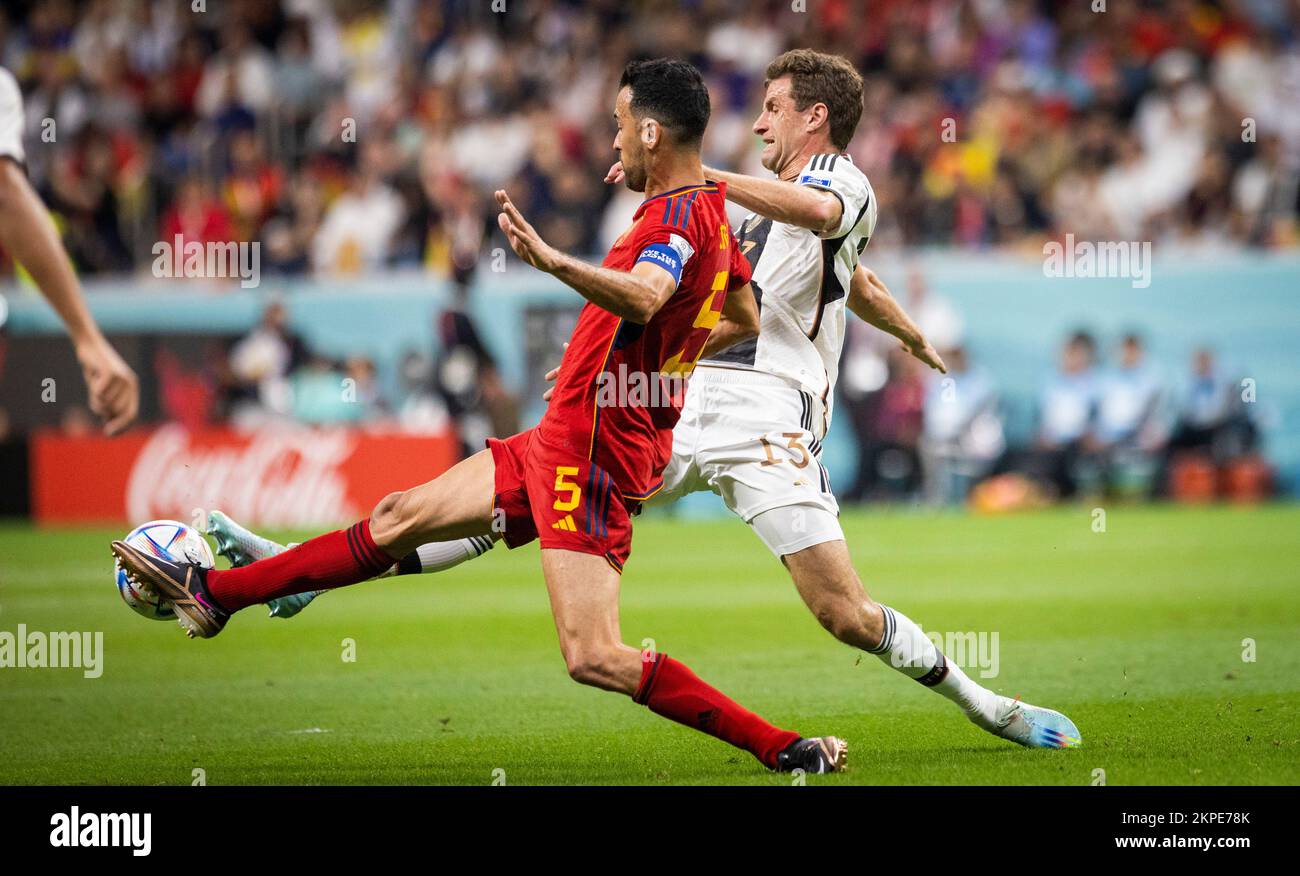 Doha, Qatar. 27th Nov, 2022. Sergio Busquets (Spanien), Thomas Müller ...