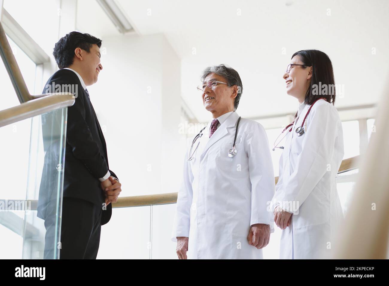 Doctor medical pharmaceutical salesman hi-res stock photography and ...