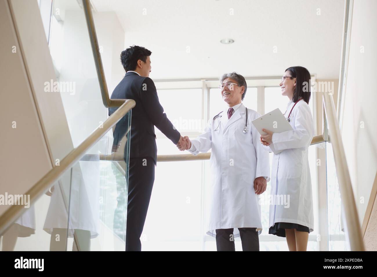Doctor medical pharmaceutical salesman hi-res stock photography and ...
