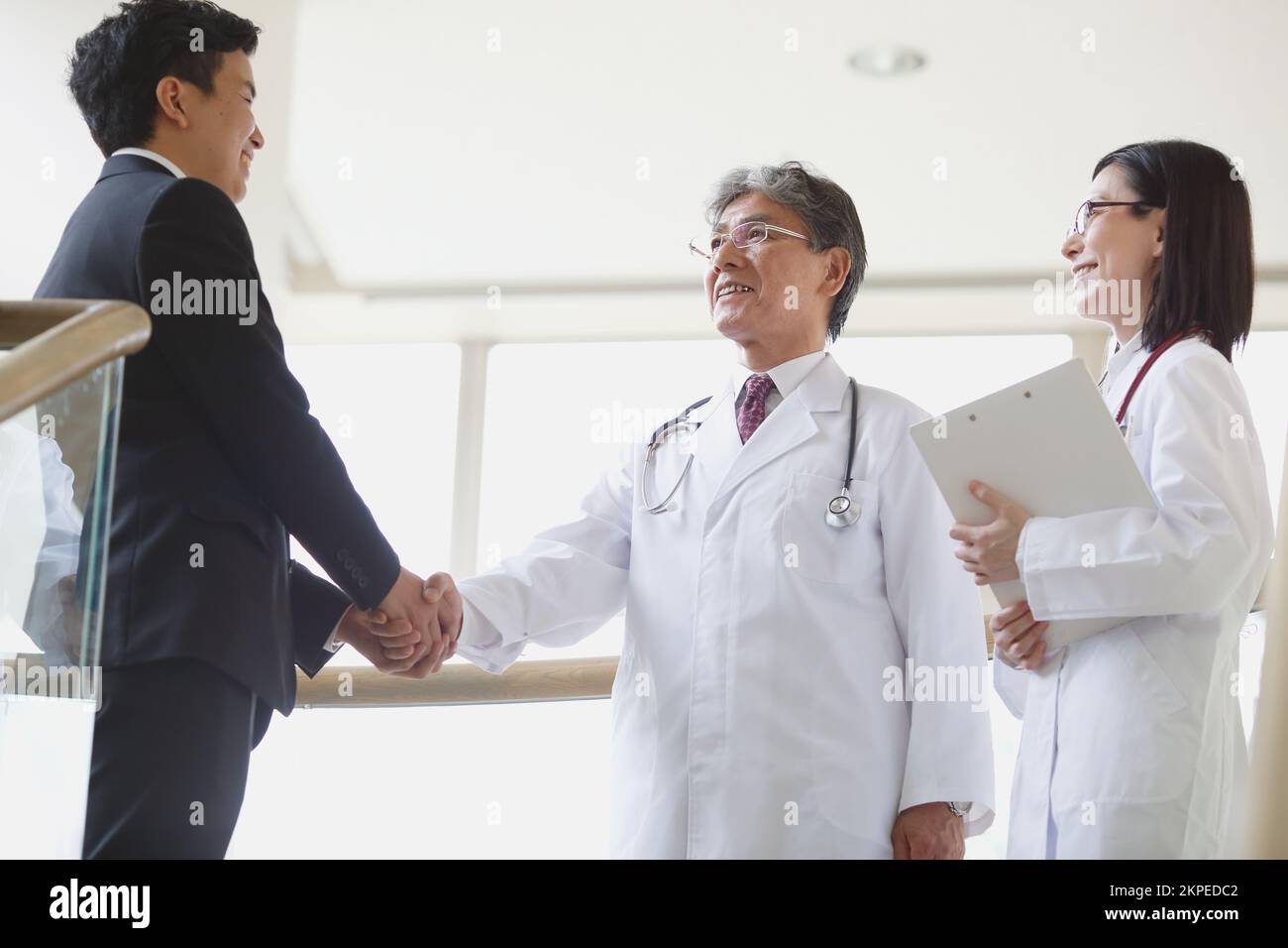 Doctor medical pharmaceutical salesman hi-res stock photography and ...