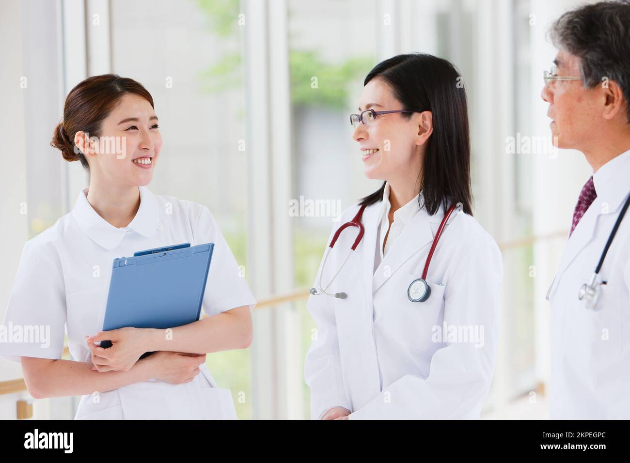A nurse and two doctors talking in the hallway Stock Photo - Alamy