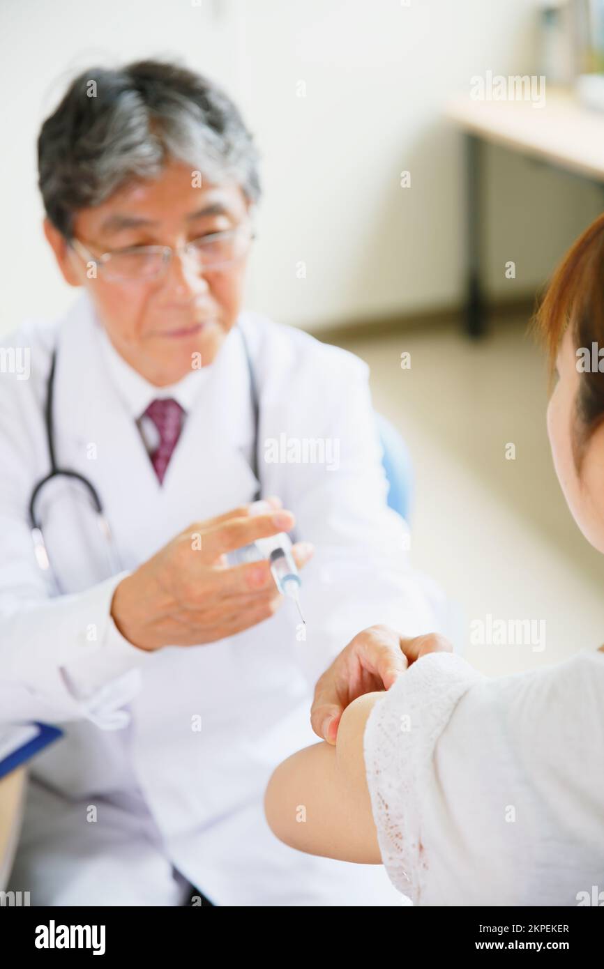 Japanese doctor giving an injection to a patient Stock Photo - Alamy