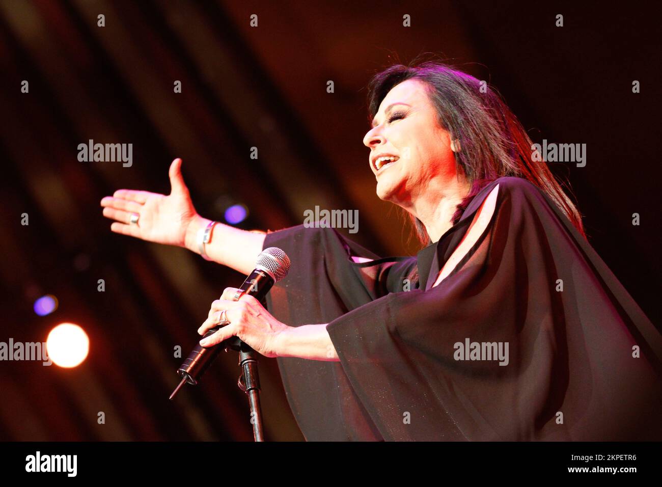 Olga Cerpa & Mestisay in concert during 'Las Noches del Monumental ...