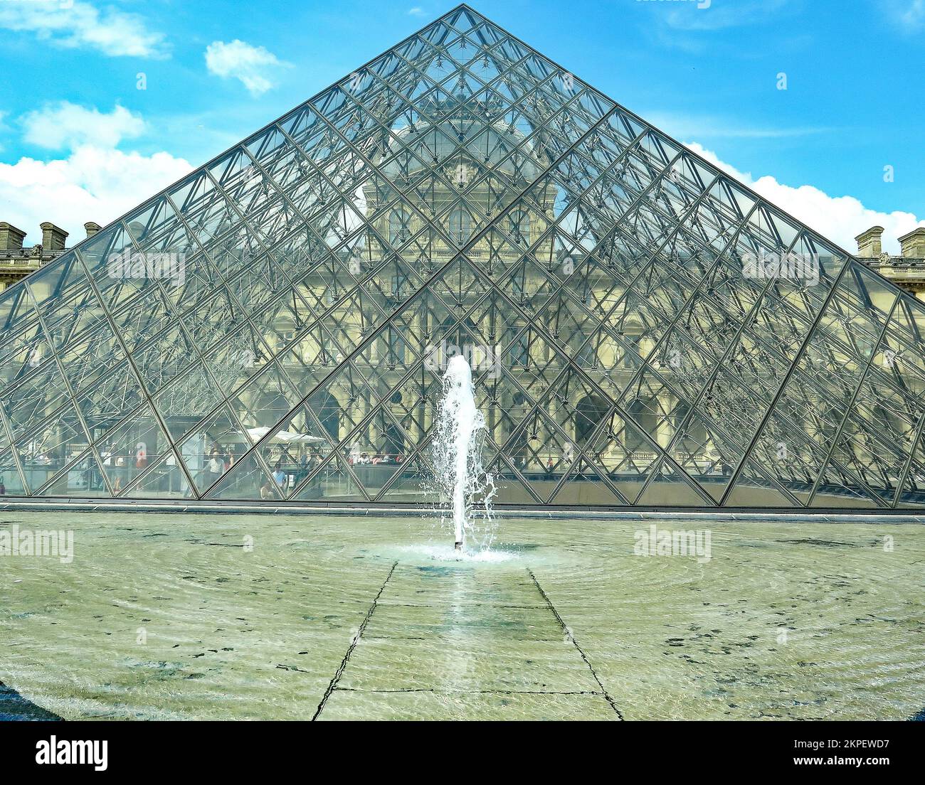 Fountain and glass dome of the Louvre museum, Paris, France, Europe ...