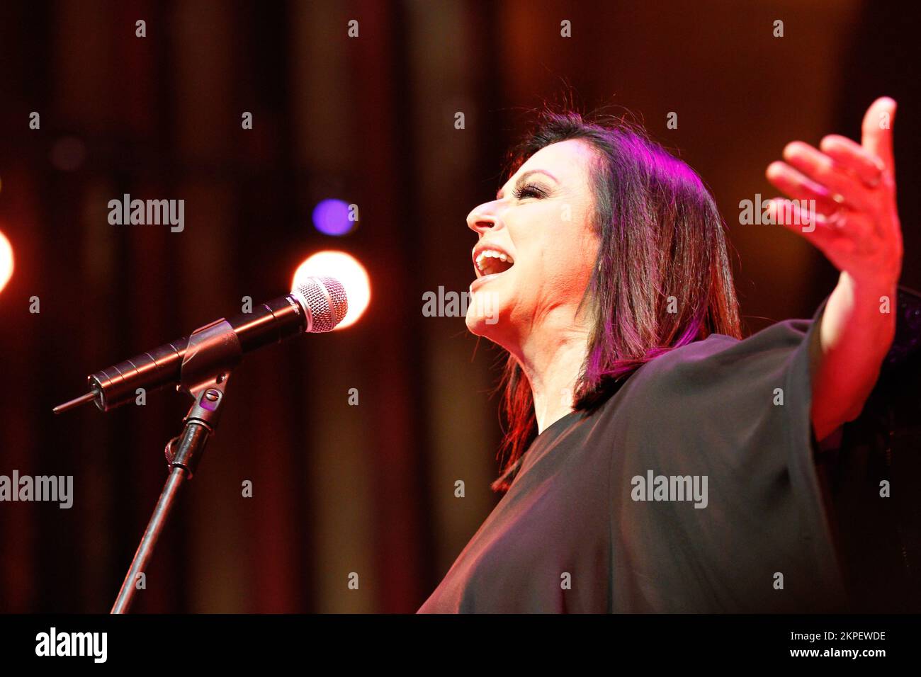 Olga Cerpa & Mestisay in concert during 'Las Noches del Monumental ...