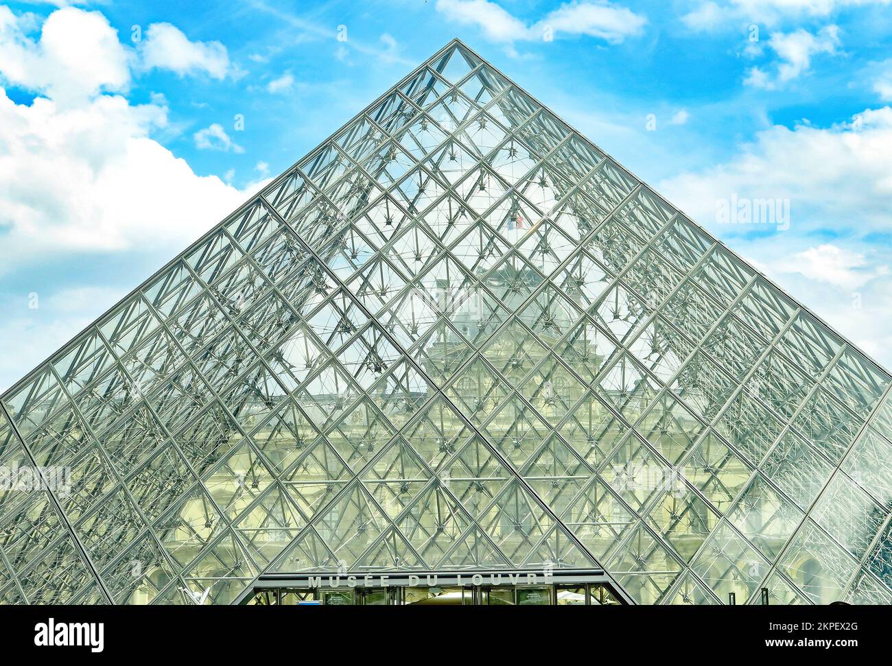 Fountain and glass dome of the Louvre museum, Paris, France, Europe ...