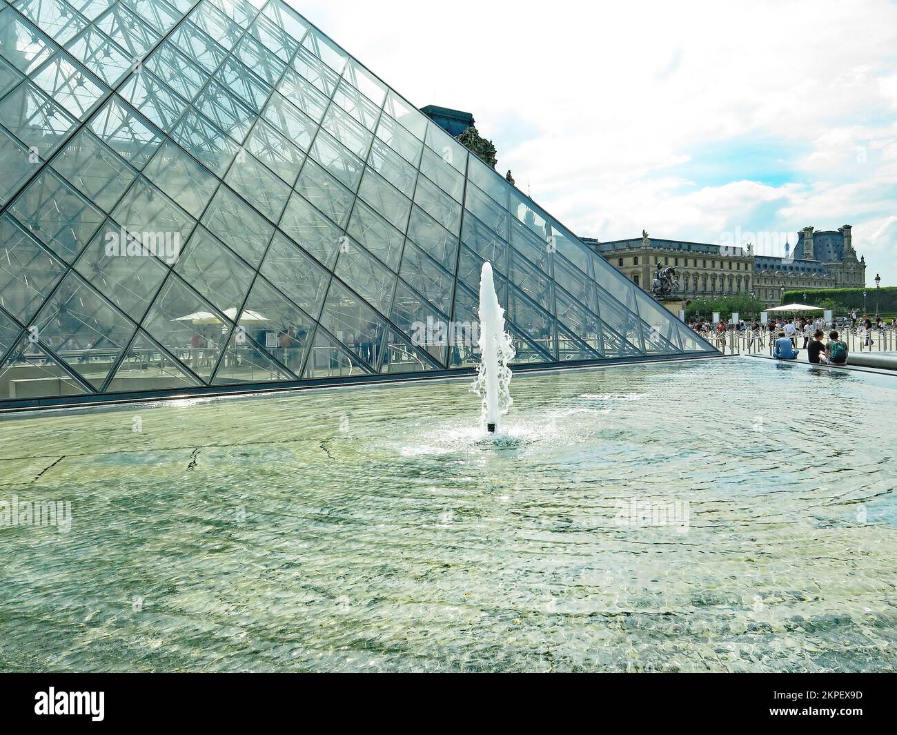 Fountain and glass dome of the Louvre museum, Paris, France, Europe ...