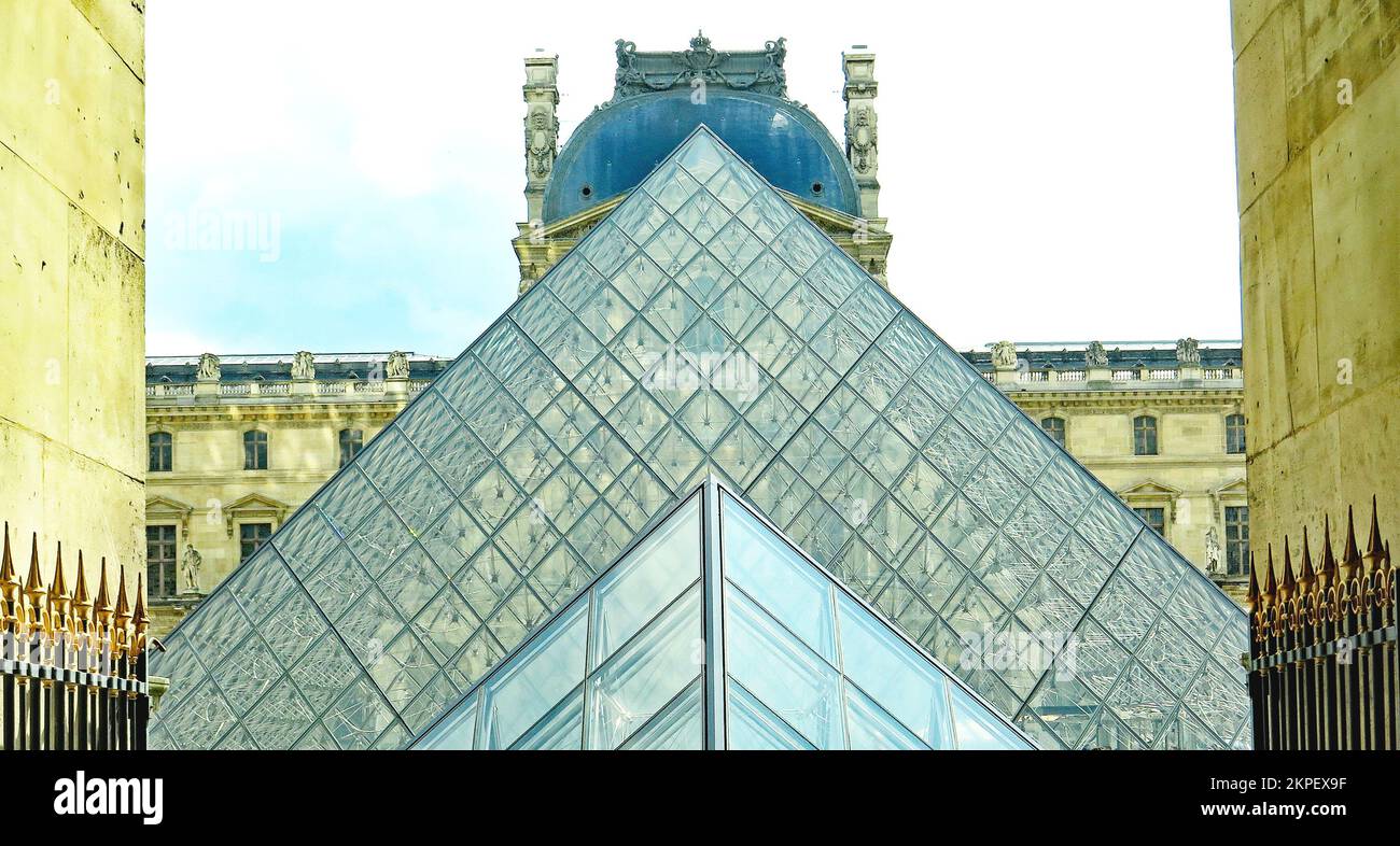 Fountain and glass dome of the Louvre museum, Paris, France, Europe ...