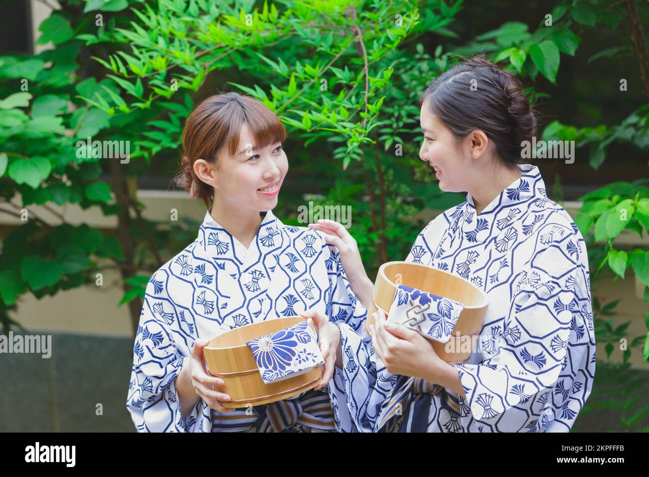 Japanese women in yukata Stock Photo - Alamy