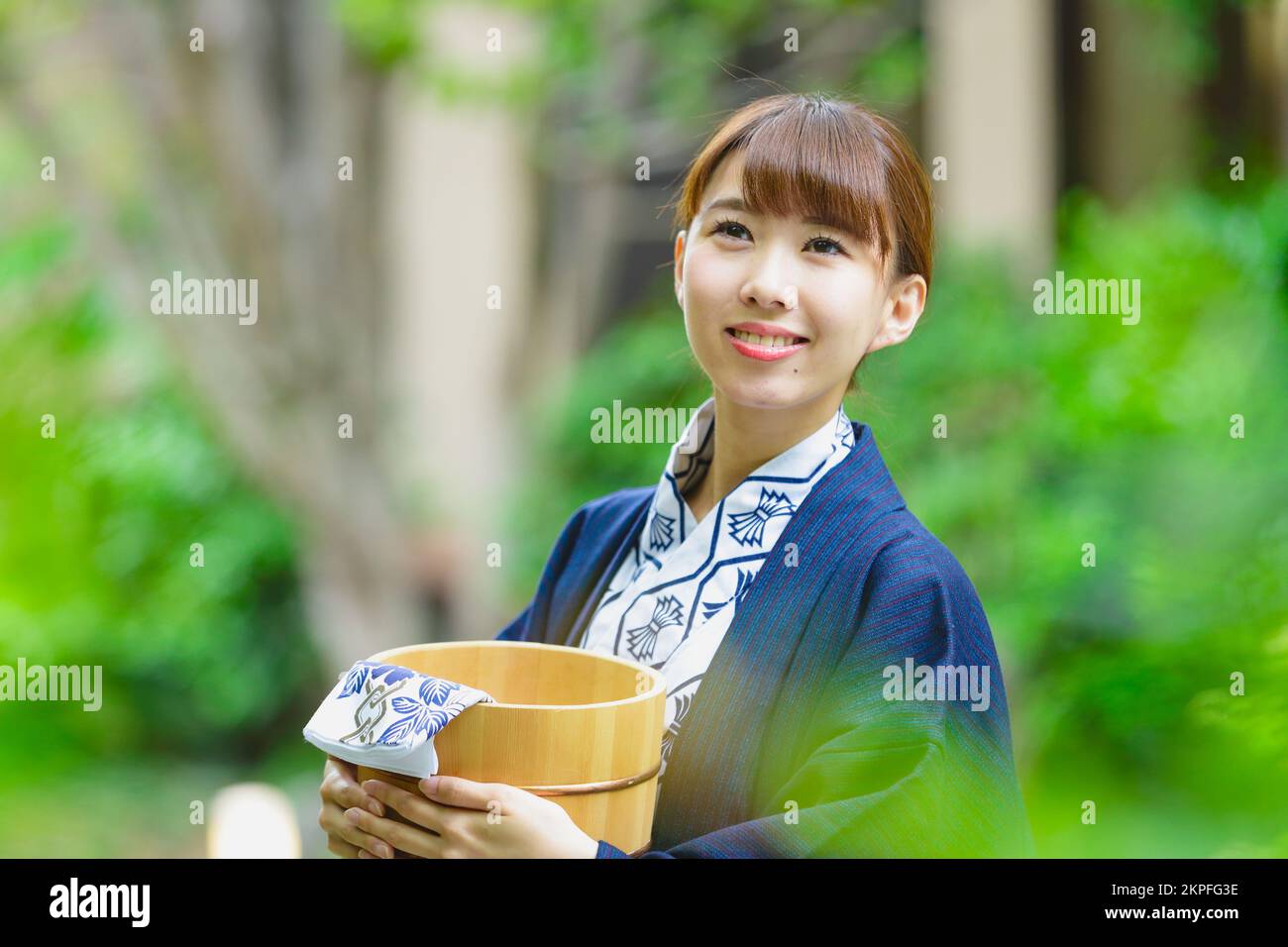 Japanese woman in a yukata Stock Photo - Alamy
